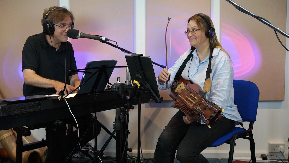 Vicki Swan & Jonny Dyer – Tunes, Songs and Nyckelharpa